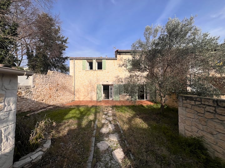 Charmante Maison Moderne, Lumineuse Et Confort - Nîmes