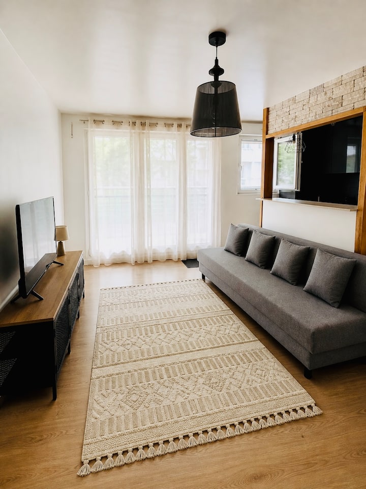 Cosy Avec Terrasse - Metro 11+rer E - 20min Paris - Romainville