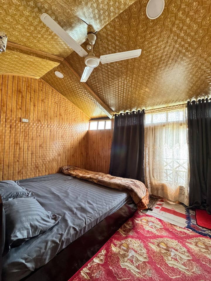 Budget Room | Live With Kashmiri Family - Room C - Srinagar