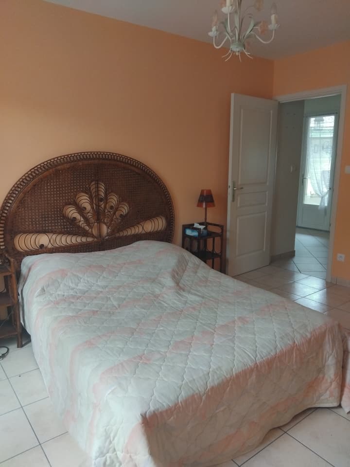 Jolie Chambre Orange - Saint-Pourçain-sur-Sioule