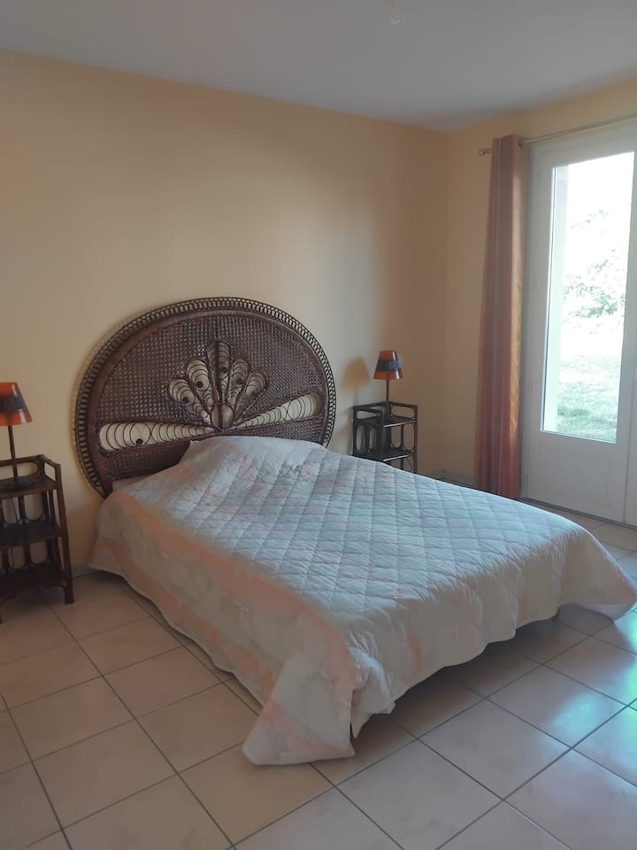 Jolie Chambre Jaune - Saint-Pourçain-sur-Sioule