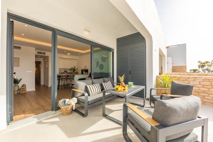 2br Apt W/ Terrace & Parking, Near Beach & Town - Tarifa