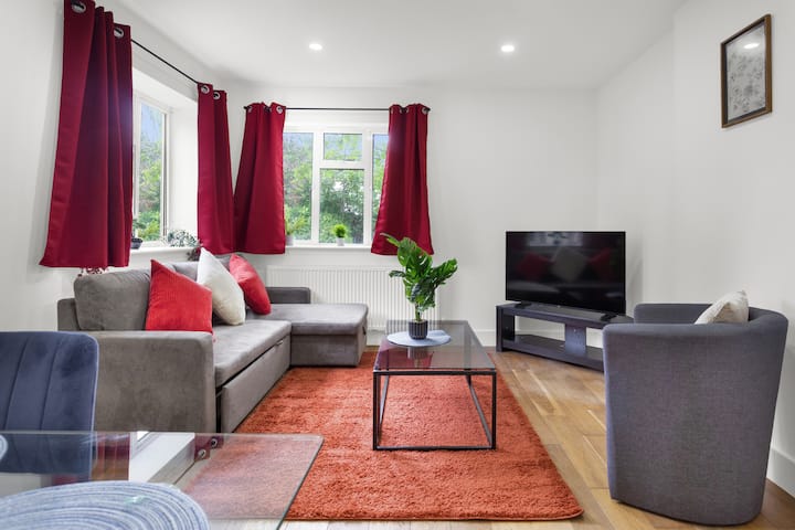 Chic 2 Bed Wembley | Long Stay Discount | Sleeps 6 - Harrow