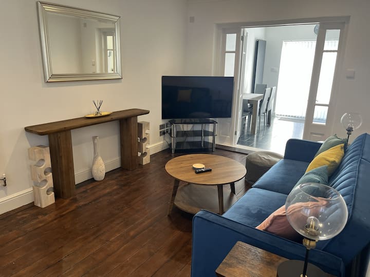 Phoenix House - Comfort With A Hint Of Luxury! - Hounslow
