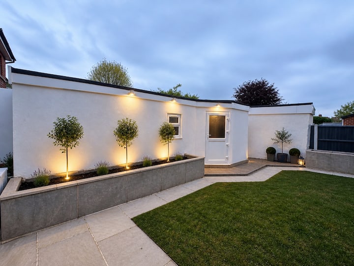 Stylish Annex Suite | Ensuite | Parking | Sleeps 2 - Leicester