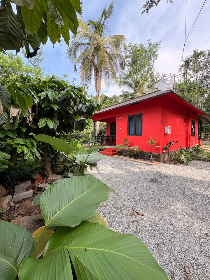 The Tomato Stay - A Unique Red House In Nature - Inde