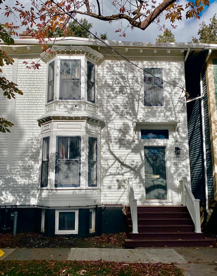Huge Victorian House - Downtown - Halifax