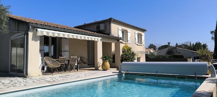 Villa 8p/4ch, Proche Centre Avec Sa Belle Piscine. - Uzès