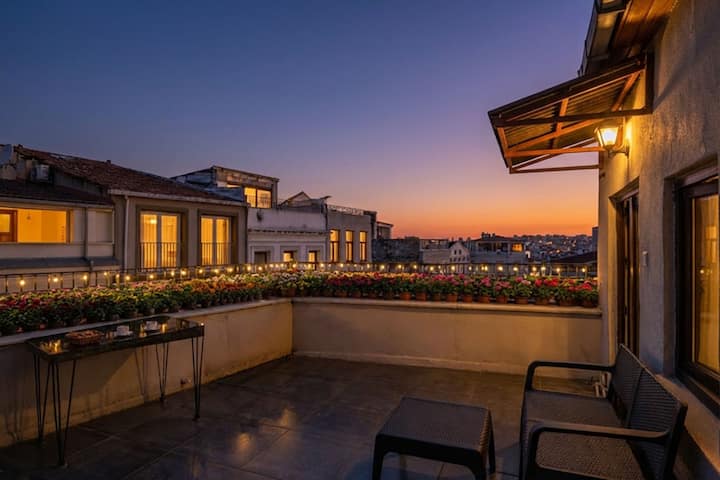 Comfortable 6 Rooms Near İStiklal Street For 12 - Istanbul