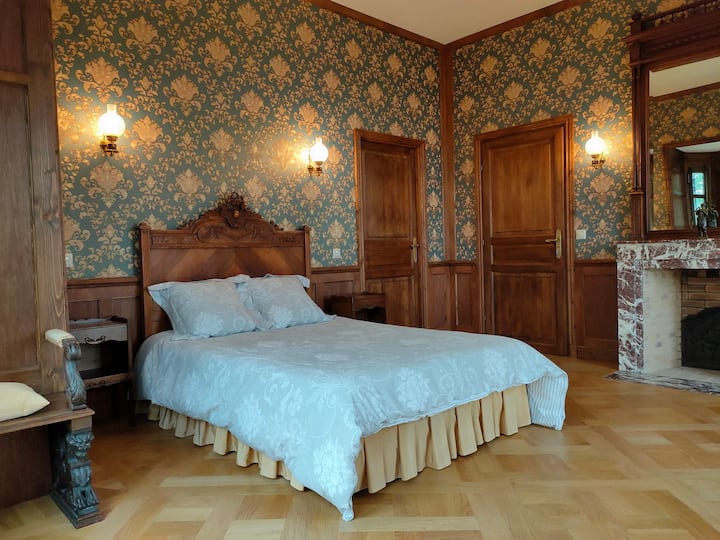 Chambre Bleue Au Château Des Bérangers - Gannat