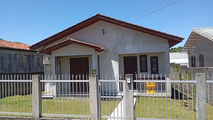 Casa Com 3 Quartos Para Alugar Em Criciúma - Criciúma