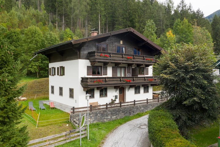 Ferienhaus Höllbacher | Spacious Chalet, Ski&golf - Badgastein