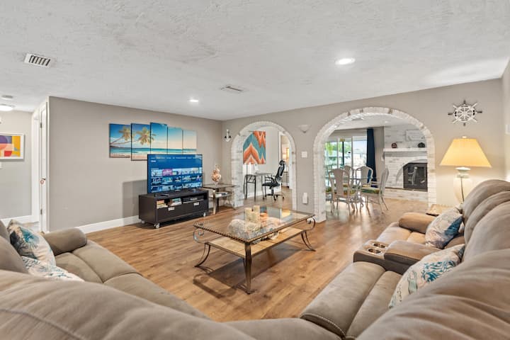 Angel's Waterfront Home Fishing Dock Heated Pool - Holiday, FL
