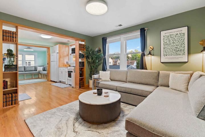 The Richmond Ii R | Designer Apt Next To 606 - Chicago, IL