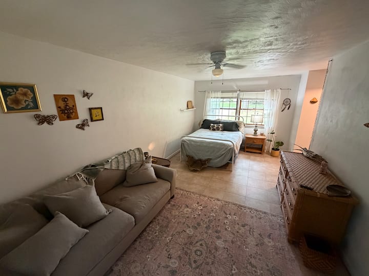Spacious Mother-in-law Suite - Virginia Beach, VA