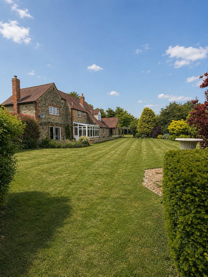 Private Setting Spacious Country Home - Bicester