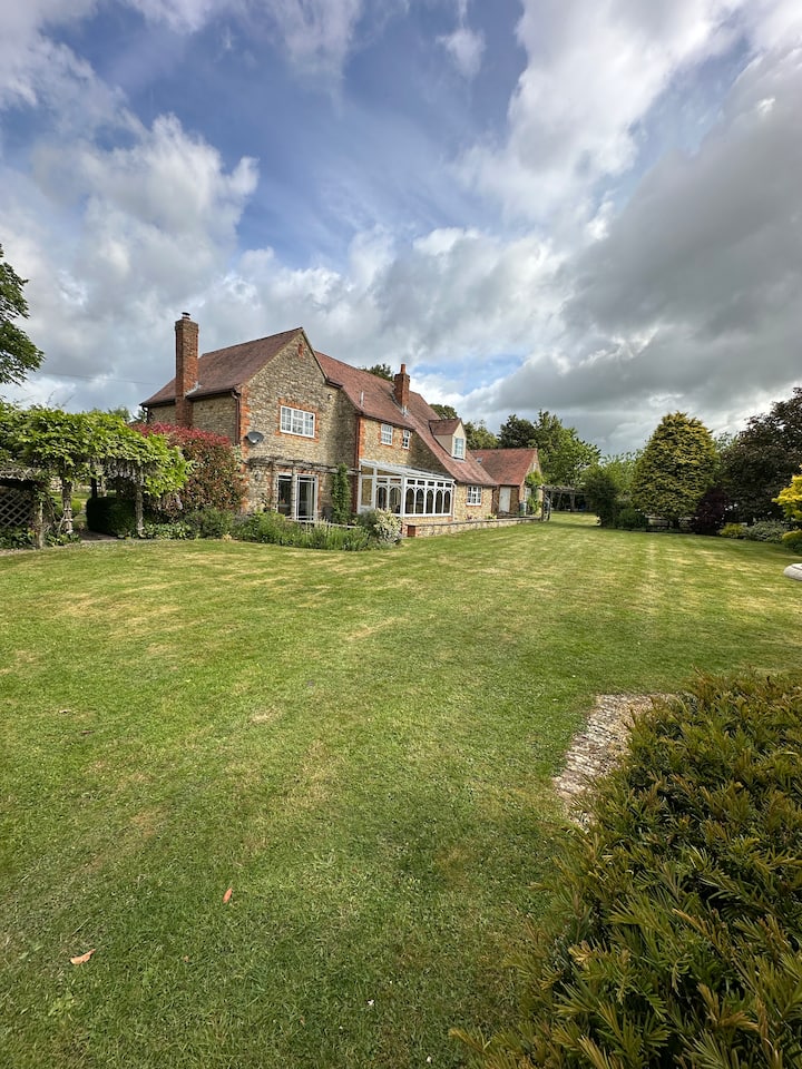 Private Setting Spacious Country Home - Banbury