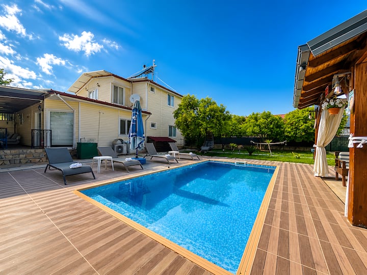 ÖZel Havuzlu Lüks Villa  4 Yatak Odalı Geniş Bahçe - Köyceğiz