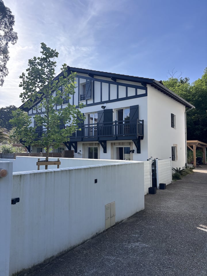 Villa Basque · Lac Mouriscot · Océan à Vélo - Biarritz