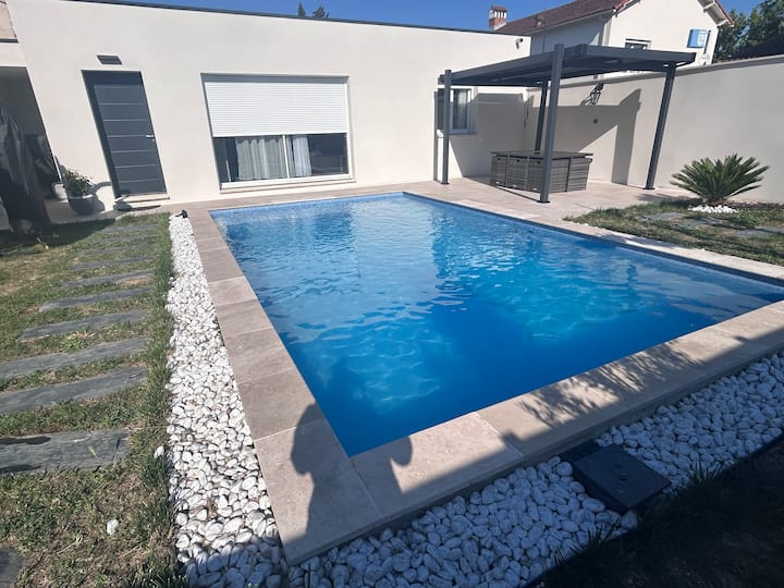 Petite Villa T2 Avec Piscine Privée - Entraigues-sur-la-Sorgue