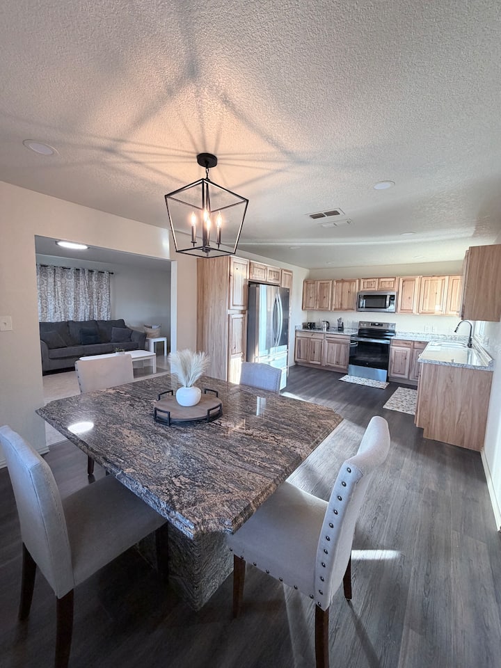 Permian Basin Retreat (6 Beds) - Hobbs, NM