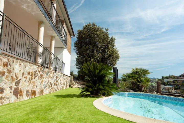 Planta Baja Con Piscina En Casa Con Anfitrión - Mataró