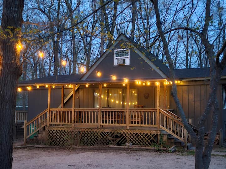 Cozy Cabin Near Bull Shoals Lake + White River - Bull Shoals, AR