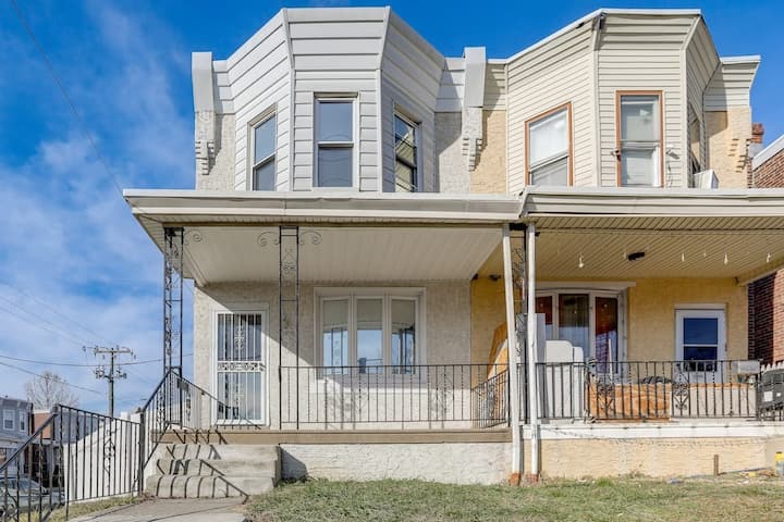 3br W/ Hot Tub + 2 King Beds - Bensalem, PA