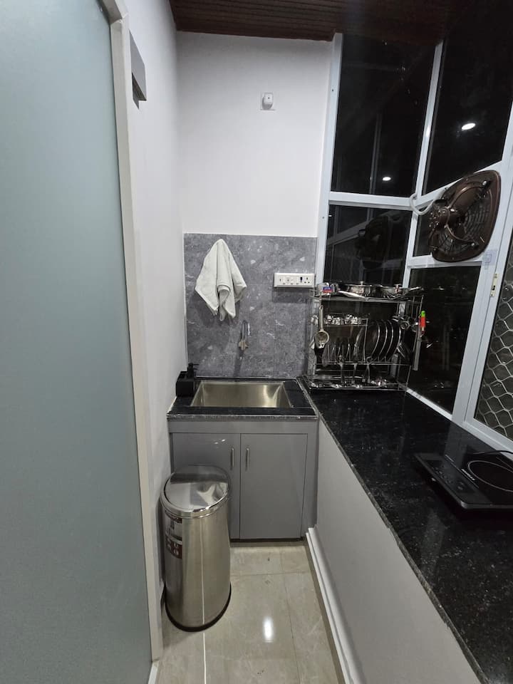 Galaxy4 Balcony Kitchen Orthopedic Mattress Wifi - Lucknow