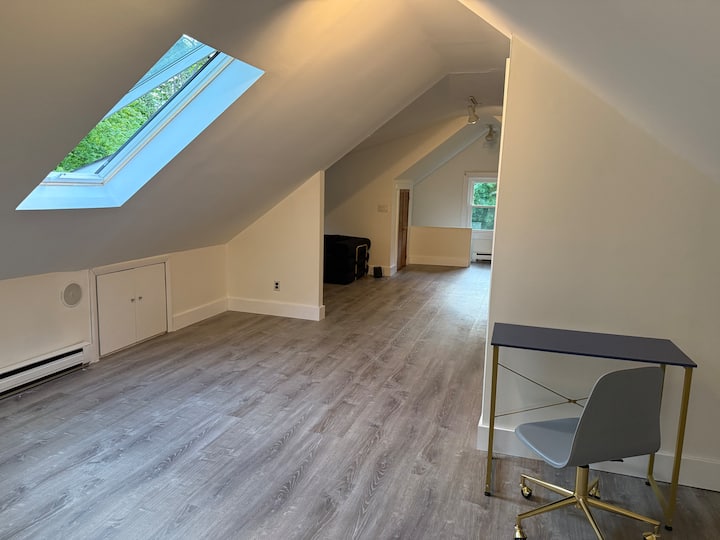Skylit 2br | 2-min Walk To Nyc & World Cup Train - Bloomfield, NJ