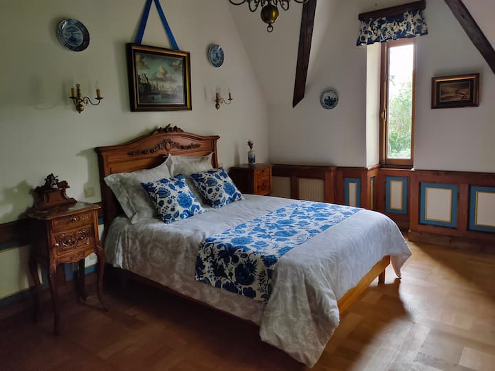 Chambre Flamande Au Château Des Bérangers - Gannat