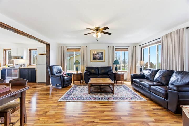 Beachglass Cottage - 5 Bedrooms, Large Yard - Bayfield
