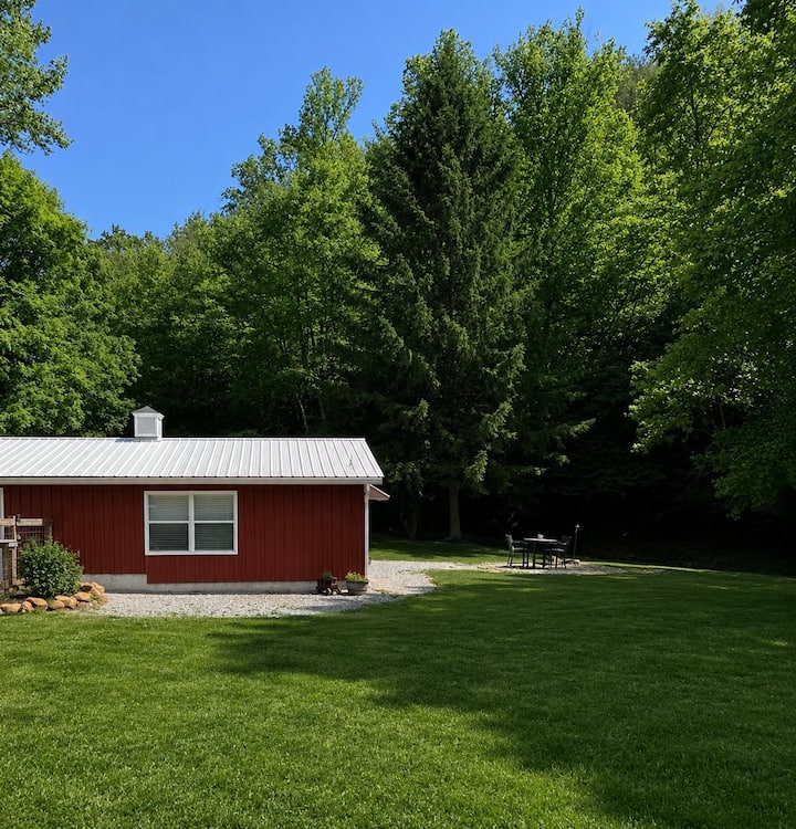 Creekside Retreat At Burningtown Blooms - Franklin, NC
