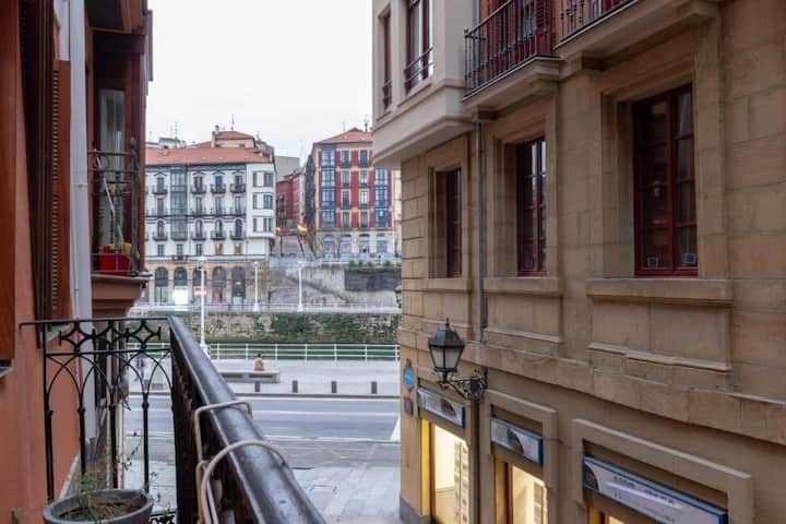 Rincón Del Casco Viejo – Pinchos Y Encanto Local - Bilbao