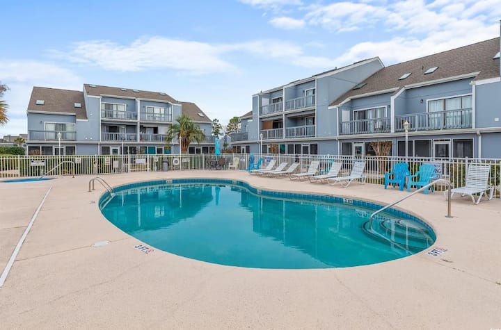 Coastal Condo Near Marshwalk & Beaches - Surfside Beach, SC