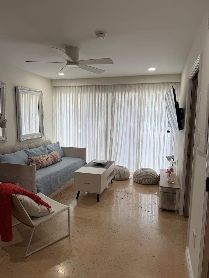 300 Sunrise #1f 
In The Heart Of Key Biscayne - Key Biscayne, FL