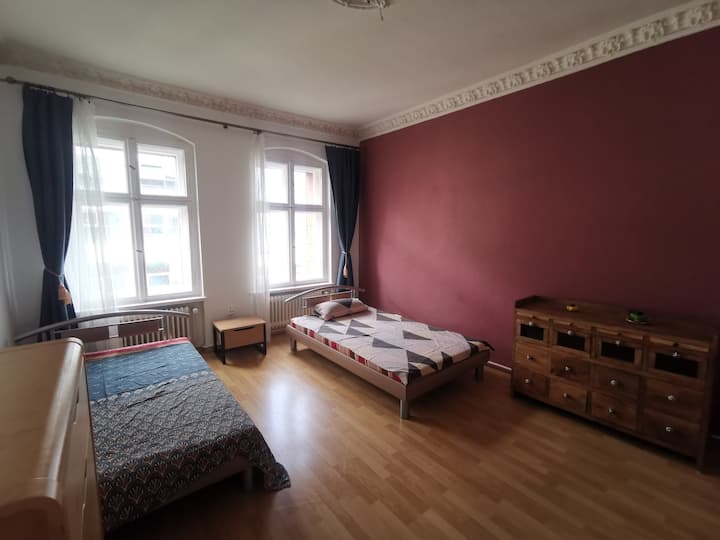 Spacious Altbau Room In Lively Neukölln - Berlin