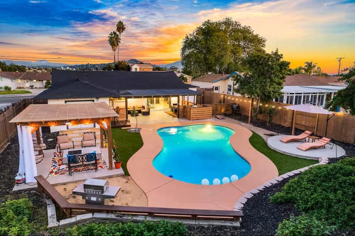 Designer Escape With Pool, Firepit, Game Room, Bbq - San Diego, CA