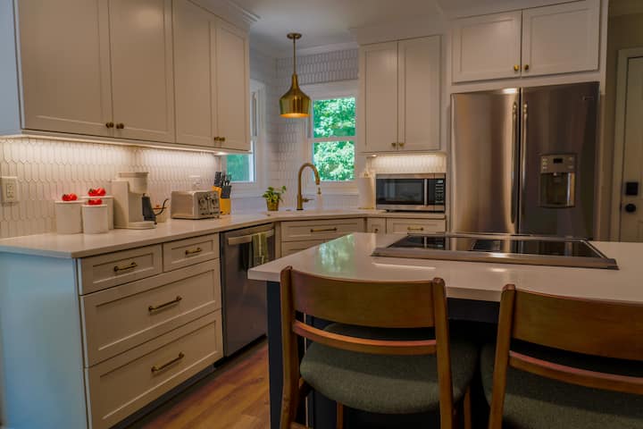 Renovated Retreat Near Rdu | Sleeps 8 + Deck - Raleigh, NC
