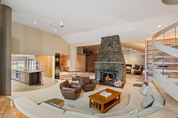 Mid-century Modern Mansion With Pool - Manchester, NH