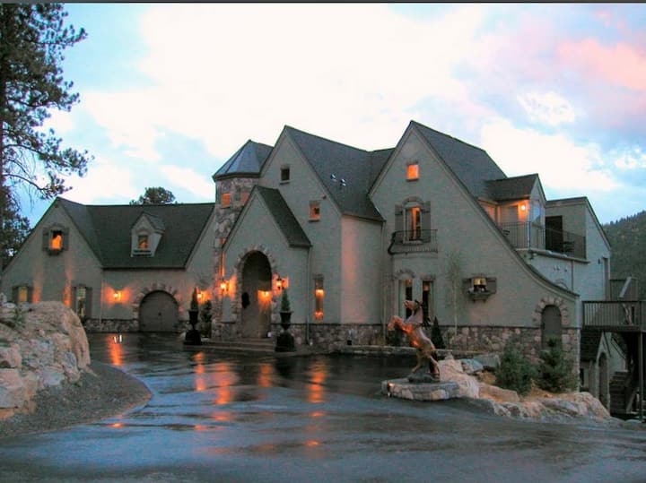 Arrowhead Manor - Morrison, CO