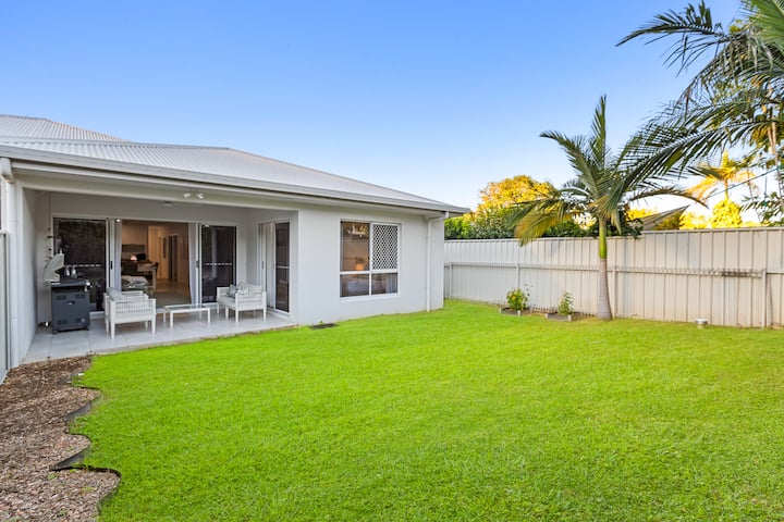 Palm Cove Hideaway | Pet Friendly + Fenced Yard - Palm Cove