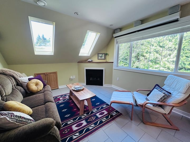 Owl's Perch Guest Suite - Tofino