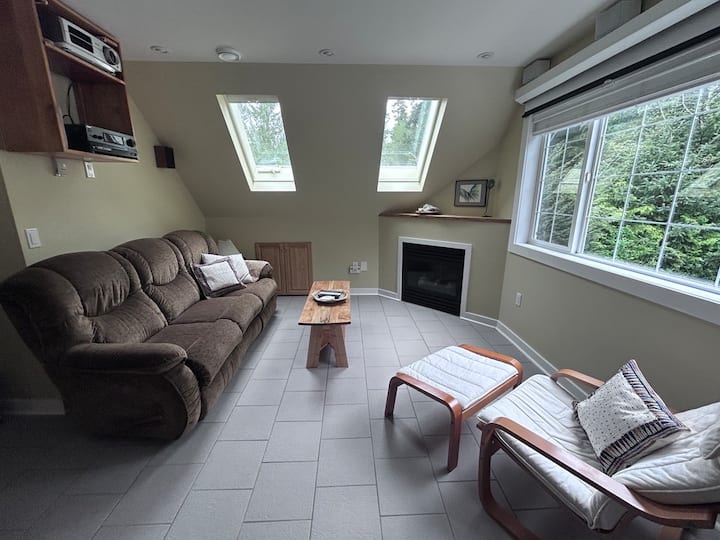 Owl's Perch Guest Suite - Tofino