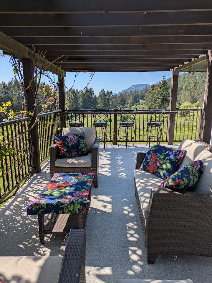 The Hummingbird Bed And Breakfast On Mayne Island - Pender Island