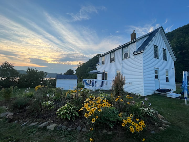 Ferryview Cottage On Annapolis Basin - Digby