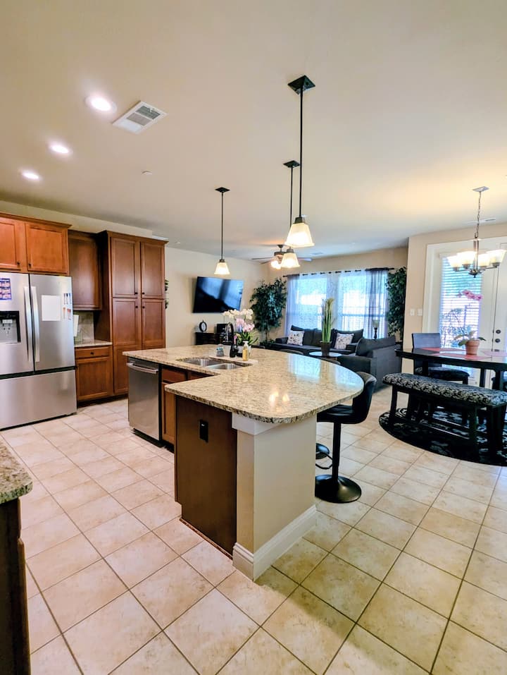 Spacious Dfw Home Near At&t Stadium + Dfw Airport - Euless, TX