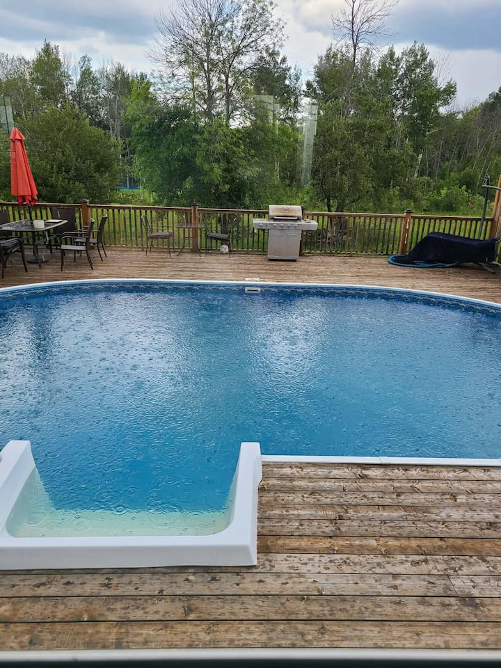 Near Stonefield's Wedding Venue, Pool & Sleeps 5. - Carleton Place