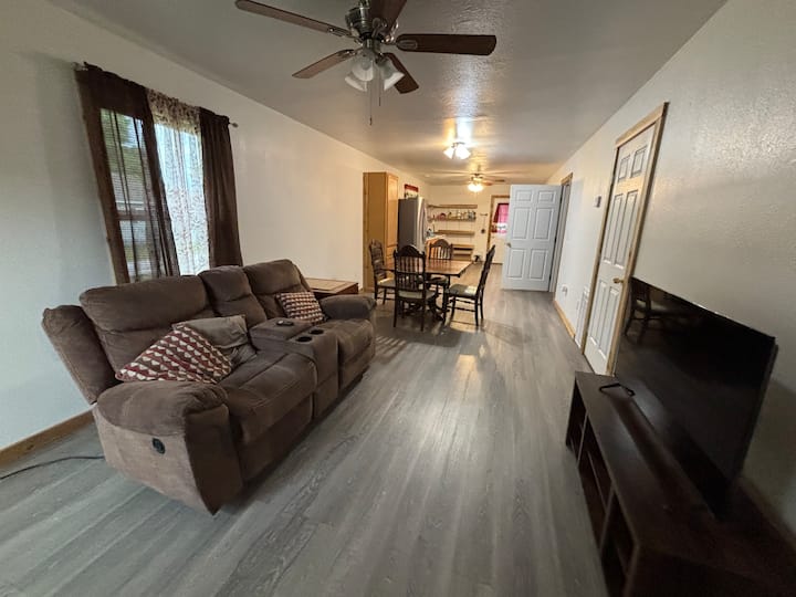 Small-town Charm Near Big Town Amenities! - Crawford State Park, Farlington