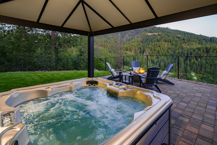 Mountain Views With Hot Tub, Fire Pit & Pool Table - Coeur d'Alene, ID